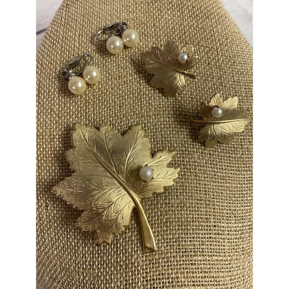 Sarah Coventry | Accessories | Sarah Coventry Signed Gold Tone Leaf ...